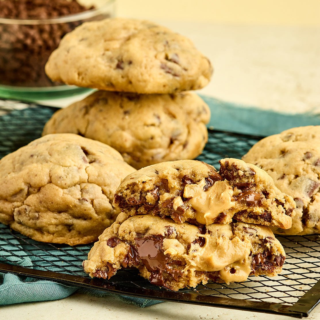 Júpiter chocolate rellena mant de maní – cosmocookies
